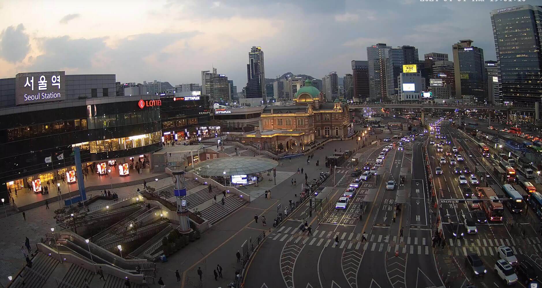 Seoul Station Plaza Webcam - South Korea 🎦