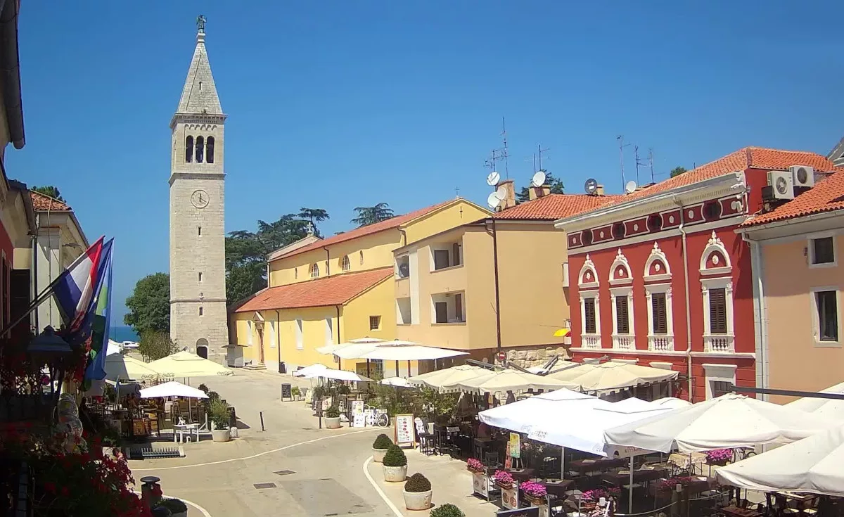 Main Square, Novigrad Webcam - Croatia 🎦